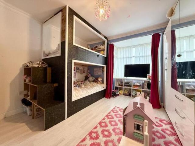 5 bedroom terraced house for sale in Crawley Green Road, Luton, LU2