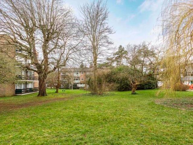 5 bedroom terraced house for sale in Abbots Park, St Albans, AL1