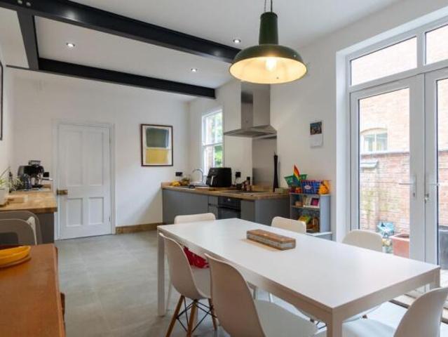 5 bedroom terraced house for sale in Alexandra Road, Stoneygate, LE2