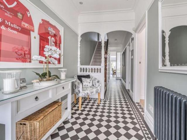 5 bedroom terraced house for sale in Ashurst Road, London, Greater London, N12