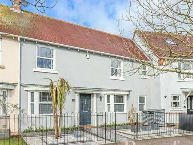5 bedroom terraced house for sale in Baynard Avenue Flitch Green CM6