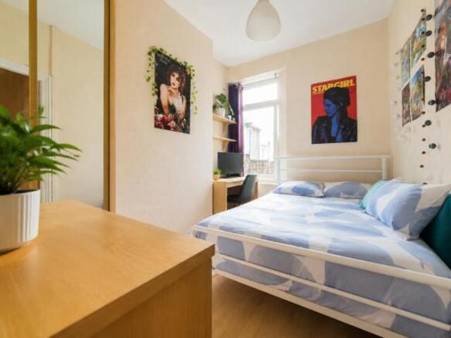 5 bedroom terraced house for sale in Dogfield Street, Cathays, CF24