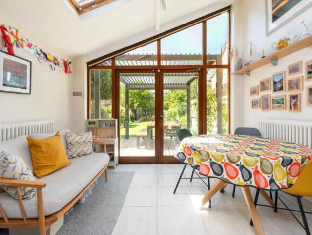 5 bedroom terraced house for sale in Beautifully maintained home on De Freville Avenue, Cambridge, CB4