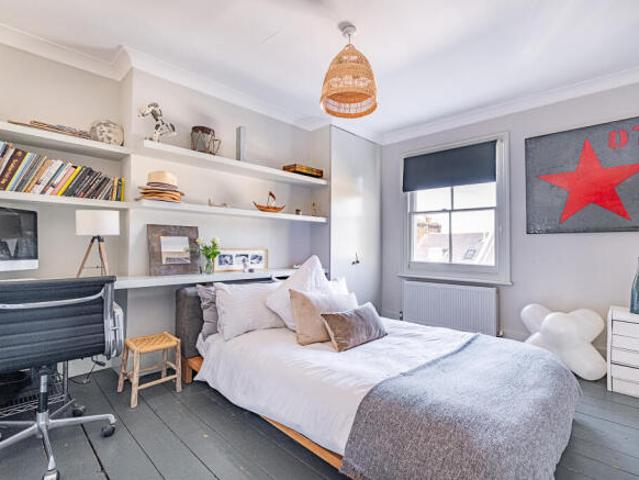 5 bedroom terraced house for sale in Fitzwilliam Road, London, SW4