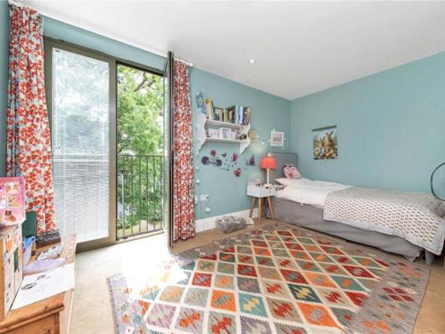 5 bedroom terraced house for sale in Kingfisher Way, Cambridge, Cambridgeshire, CB2