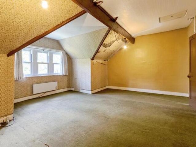 5 bedroom terraced house for sale in Hollyshaw Lane, Leeds, LS15