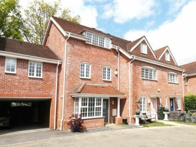5 Bedroom Terraced House For Sale In Hook, Hampshire