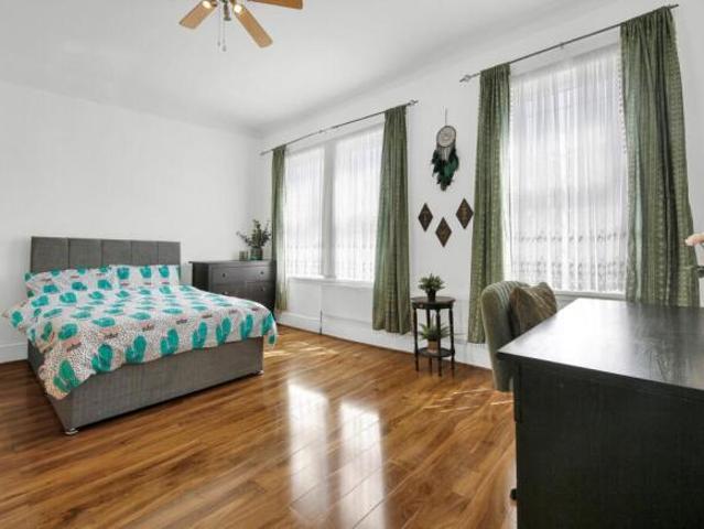 5 bedroom terraced house for sale in Hatherley Road, Walthamstow, E17