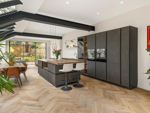 5 bedroom terraced house for sale in Hanover Road, London, NW10