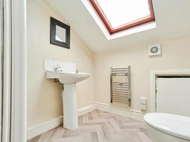 5 bedroom terraced house for sale in Harehills Avenue, Leeds, LS8