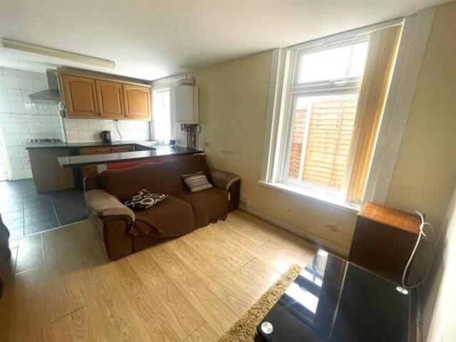5 bedroom terraced house for sale in Hudson Road, PO5