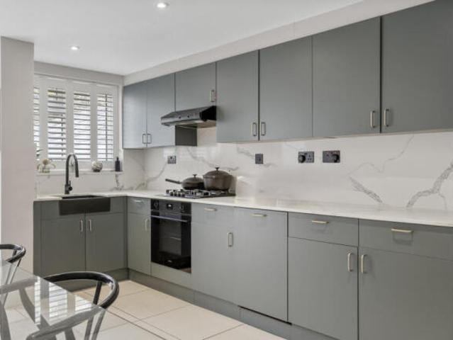 5 bedroom terraced house for sale in Ingersoll Road, London, W12