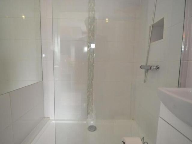 5 bedroom terraced house for sale in Lodge Road, Thackley, BD10