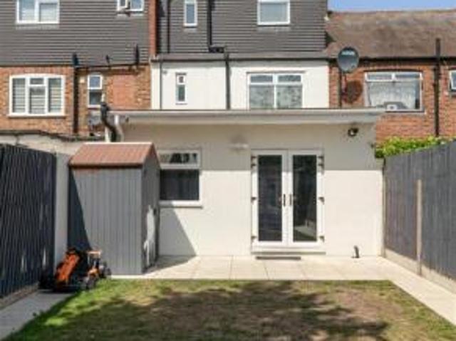 5 bedroom terraced house for sale in Lea Bridge Road, Walthamstow, E17