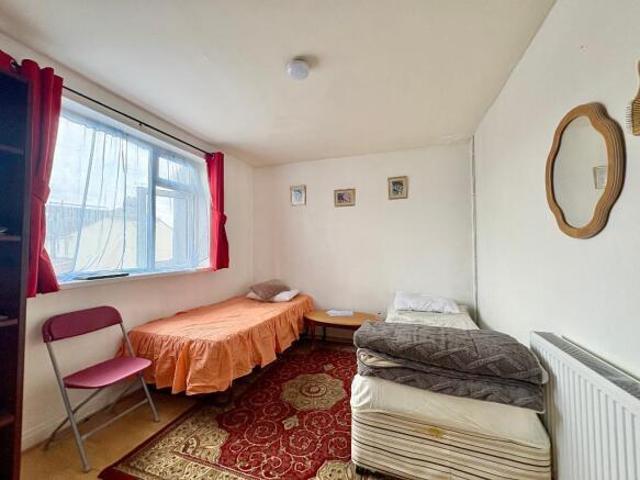 5 bedroom terraced house for sale in Leagrave Road, Luton, Bedfordshire, LU3 1RG, LU3