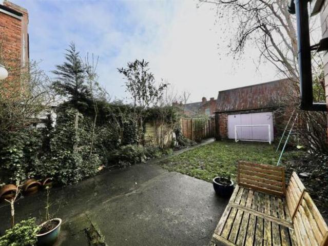 5 bedroom terraced house for sale in Marlborough Avenue, Hull, HU5