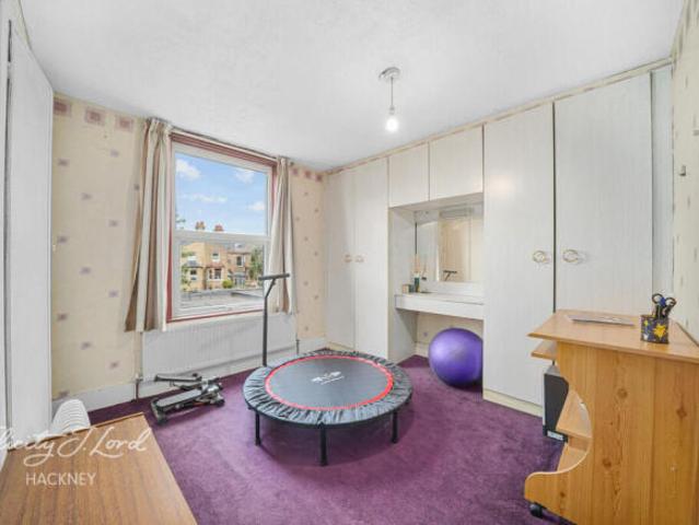 5 bedroom terraced house for sale in Mildenhall Road, London E5