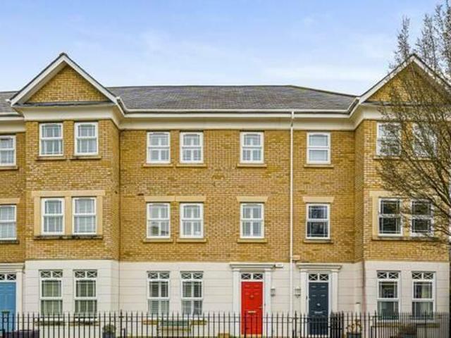 5 bedroom terraced house for sale in Swordsmans Road Deepcut Surrey GU16