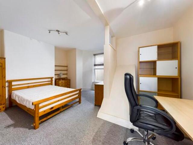 5 bedroom terraced house for sale in Prince Maurice Road, Mutley, Plymouth, PL4