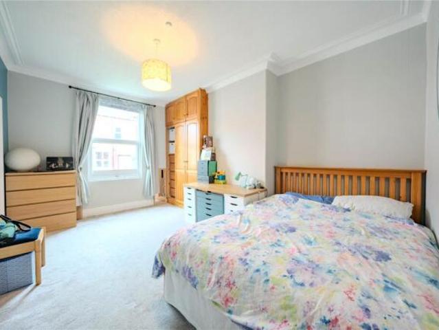 5 bedroom terraced house for sale in Roundhay View, Leeds, LS8