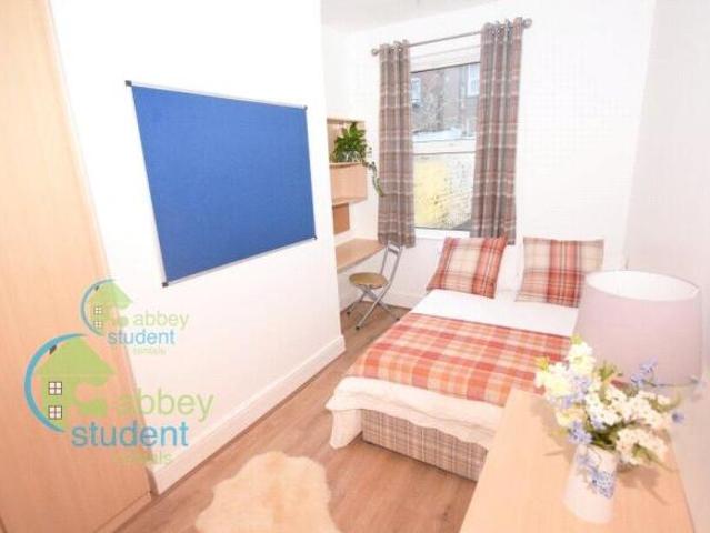 5 bedroom terraced house for sale in West Street, Hoole, Chester, CH2