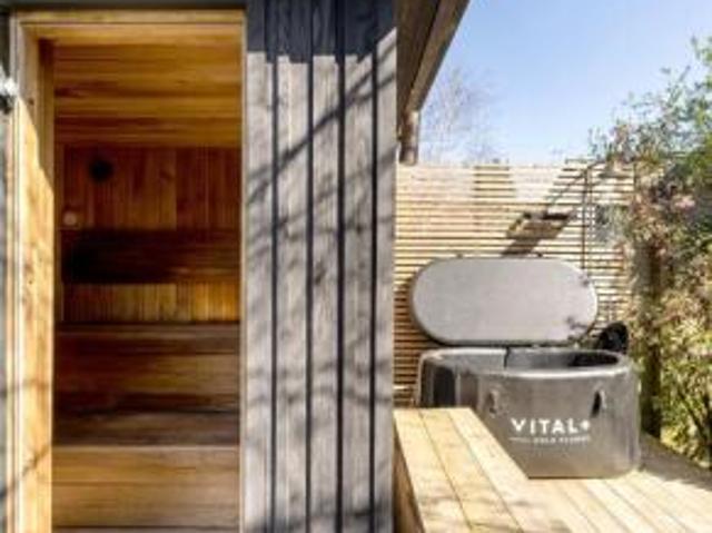 5 bedroom terraced house for sale in Wrentham Avenue, London, NW10