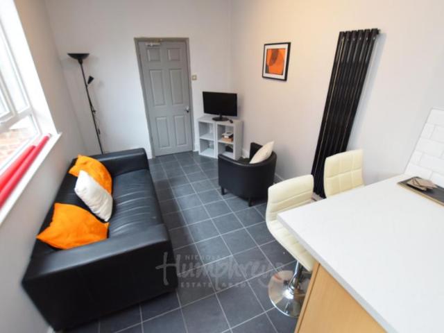 5 bedroom Terraced House To Let