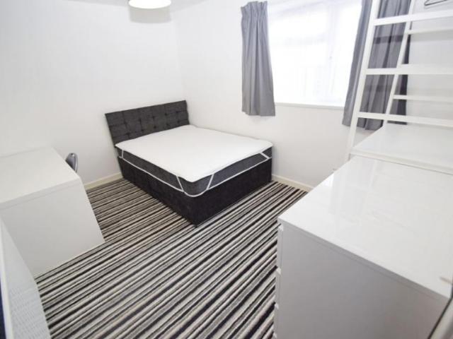 5 bedroom Terraced House To Let