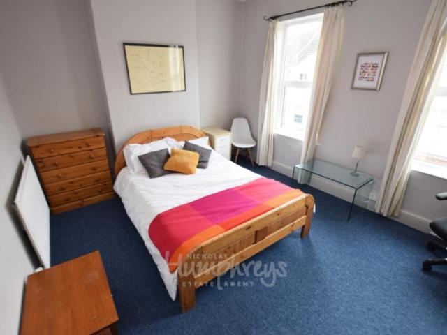 5 bedroom Terraced House To Let