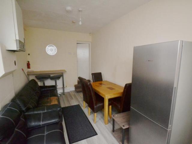 5 bedroom Terraced House To Let