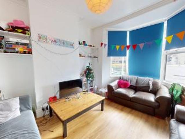 5 bedroom Terraced House To Let