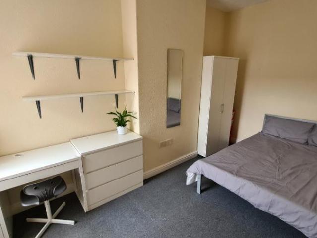 5 bedroom Terraced House To Let