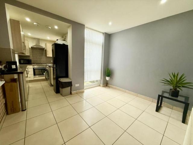 5 bedroom Terraced House To Let