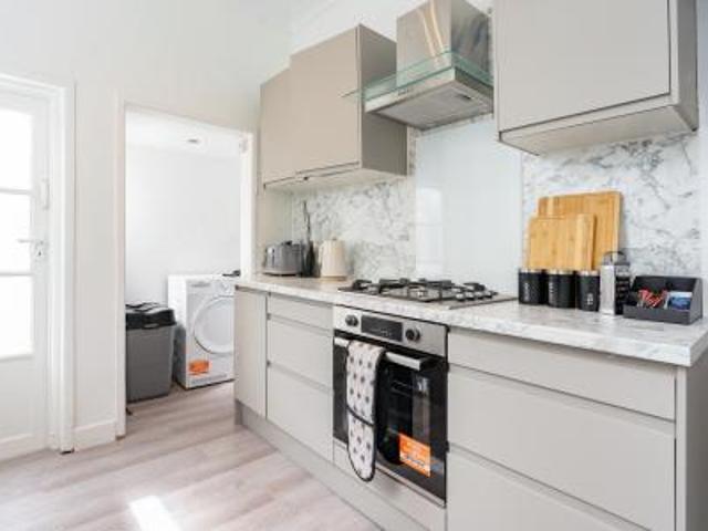 5 bedroom Terraced House To Let