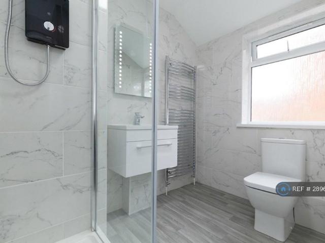 5 bedroom terraced house to rent