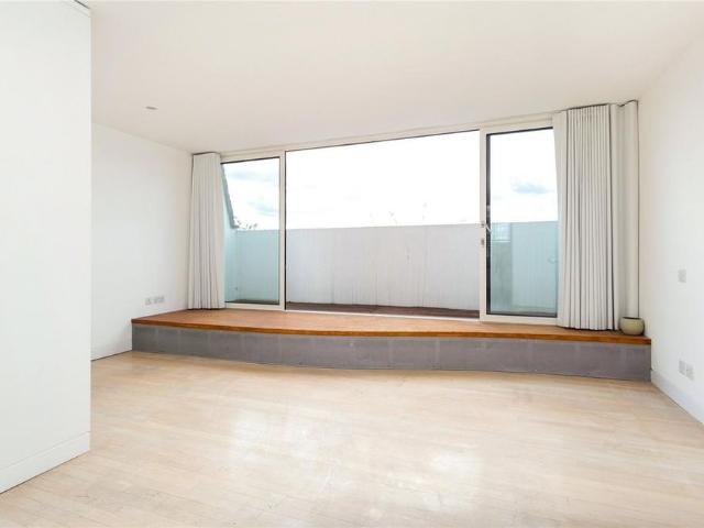 5 bedroom terraced house to rent