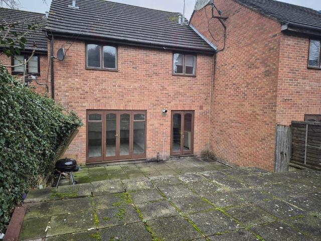 5 bedroom terraced house to rent