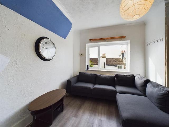 5 bedroom terraced house to rent