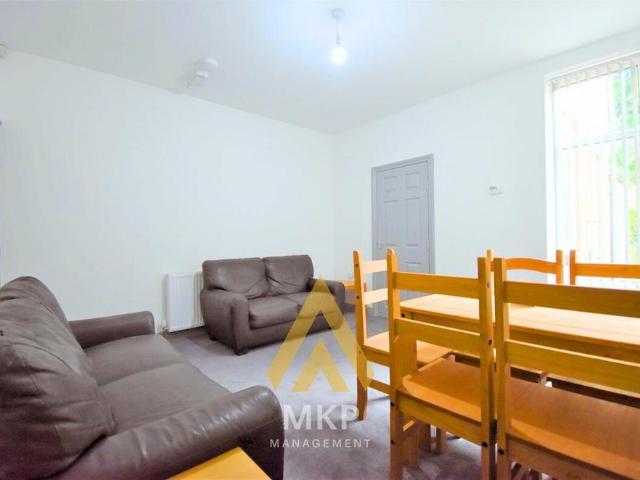 5 bedroom terraced house to rent