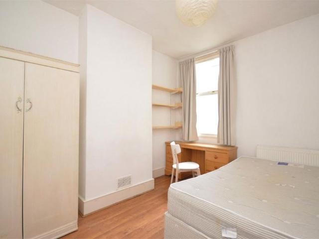 5 bedroom terraced house to rent