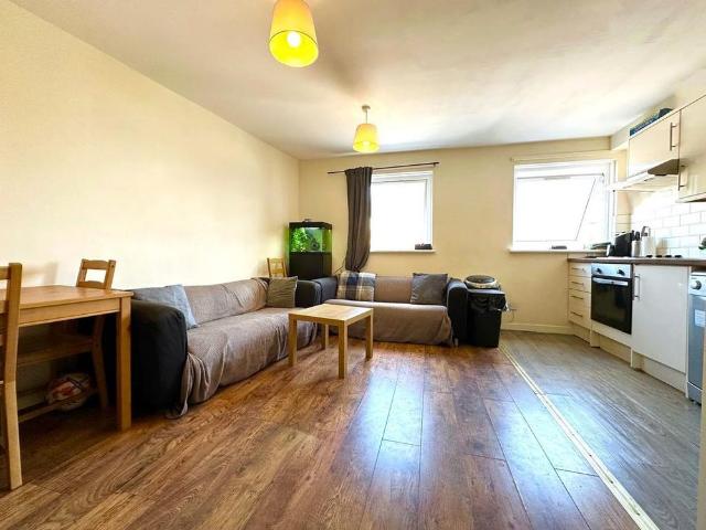 5 bedroom terraced house to rent