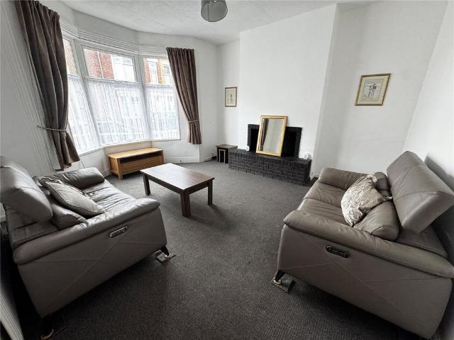 5 bedroom terraced house to rent