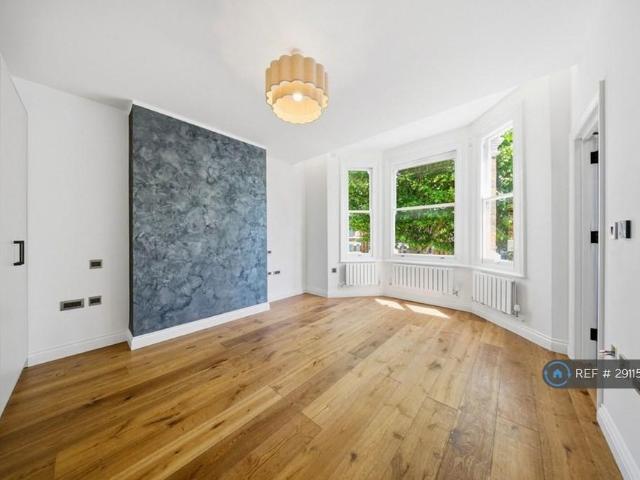 5 bedroom terraced house to rent