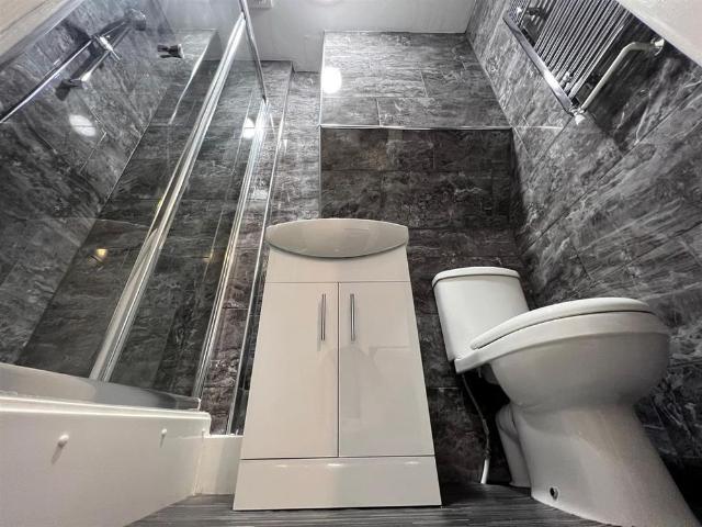 5 bedroom terraced house to rent