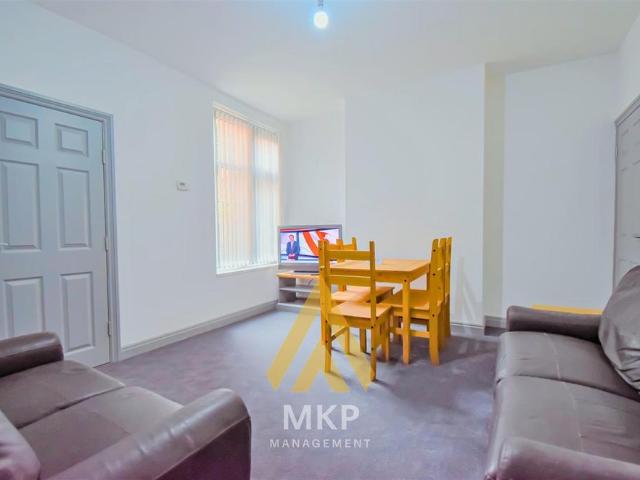 5 bedroom terraced house to rent