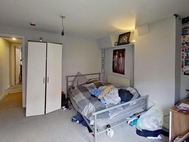 5 bedroom terraced house to rent