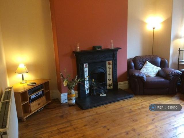 5 bedroom terraced house to rent