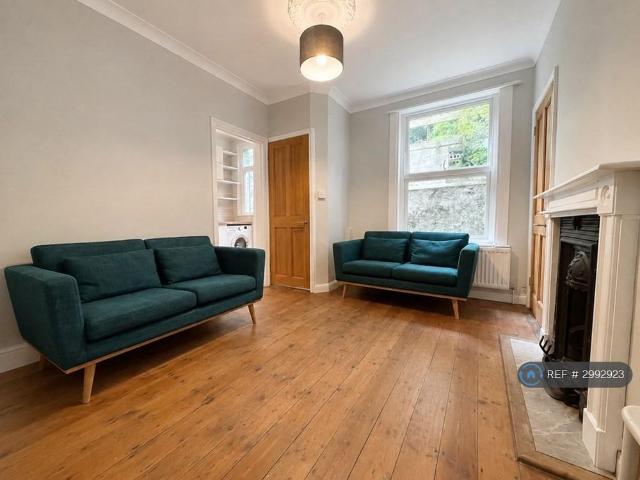 5 bedroom terraced house to rent