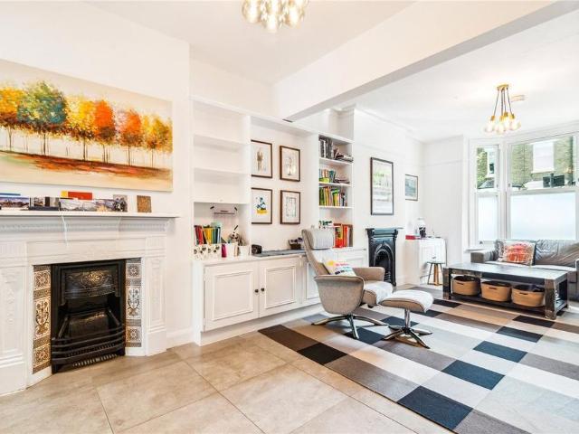 5 bedroom terraced house to rent