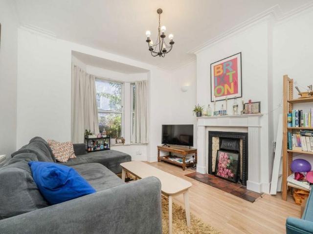 5 bedroom terraced house to rent